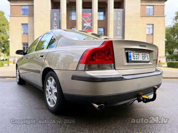 Smilšu krāsa Volvo S60 2001 Tallina, ar dzinēja tilpumu 2.40 L un nobraukumu 237 tūkst. km par 1699 €, foto 5 vietnē AUTOMOTO.COM.LV