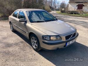Smilšu krāsa Volvo S60 2002 Veru, ar dzinēja tilpumu 2.40 L un nobraukumu 364 tūkst. km par 2300 €, foto  vietnē AUTOMOTO.COM.LV