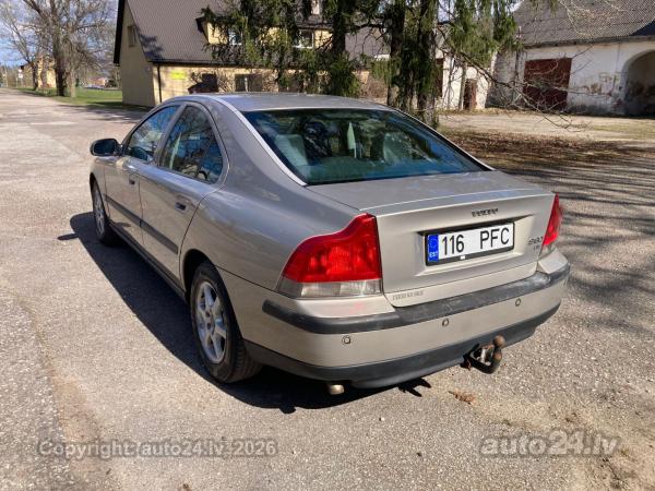 Beige Volvo S60 2002 in Voru, with an engine capacity of 2.40 L and mileage of 364 thousand km for 2300 €, photo 3 on AUTOMOTO.COM.LV