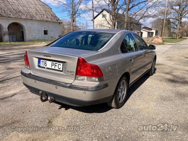 Beige Volvo S60 2002 in Voru, with an engine capacity of 2.40 L and mileage of 364 thousand km for 2300 €, photo 4 on AUTOMOTO.COM.LV