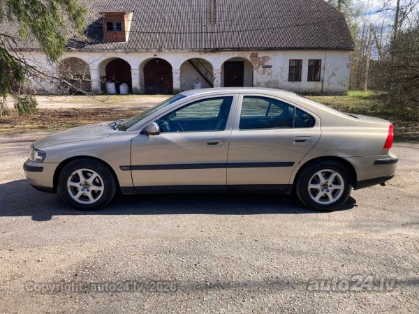 Beige Volvo S60 2002 in Voru, with an engine capacity of 2.40 L and mileage of 364 thousand km for 2300 €, photo 5 on AUTOMOTO.COM.LV