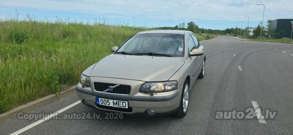 Beige Volvo S60 2002 in Tallinn, with an engine capacity of 2.40 L and mileage of 400 thousand km for 2200 €, photo 2 on AUTOMOTO.COM.LV