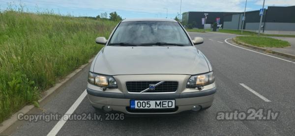 Beige Volvo S60 2002 in Tallinn, with an engine capacity of 2.40 L and mileage of 400 thousand km for 2200 €, photo 3 on AUTOMOTO.COM.LV