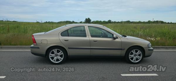Beige Volvo S60 2002 in Tallinn, with an engine capacity of 2.40 L and mileage of 400 thousand km for 2200 €, photo 6 on AUTOMOTO.COM.LV