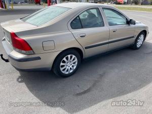 Beige Volvo S60 2003 in Tallinn, with an engine capacity of 2.40 L and mileage of 235 thousand km for 1500 €, photo 4 on AUTOMOTO.COM.LV