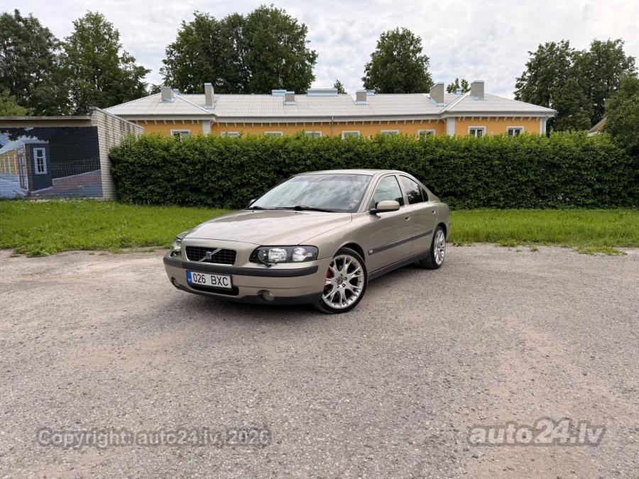 Smilšu krāsa Volvo S60 2004 Tallina, ar dzinēja tilpumu 2.40 L un nobraukumu 314 tūkst. km par 3500 €, foto 1 vietnē AUTOMOTO.COM.LV
