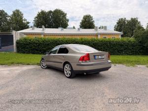 Smilšu krāsa Volvo S60 2004 Tallina, ar dzinēja tilpumu 2.40 L un nobraukumu 314 tūkst. km par 3500 €, foto 3 vietnē AUTOMOTO.COM.LV