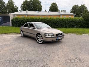 Smilšu krāsa Volvo S60 2004 Tallina, ar dzinēja tilpumu 2.40 L un nobraukumu 314 tūkst. km par 3500 €, foto 4 vietnē AUTOMOTO.COM.LV