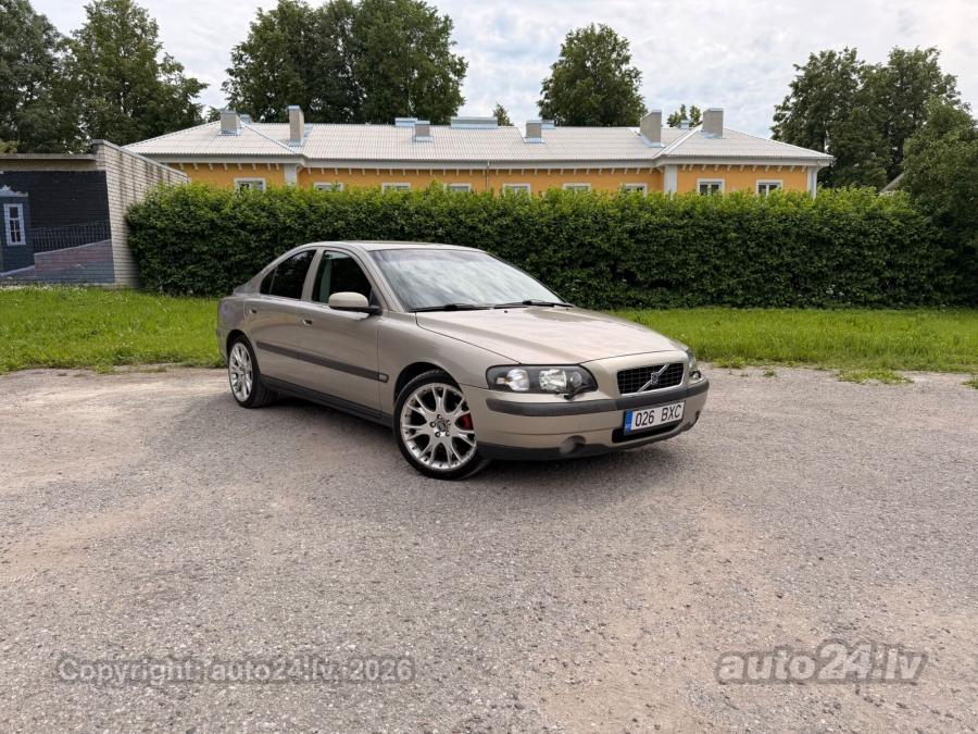 Smilšu krāsa Volvo S60 2004 Tallina, ar dzinēja tilpumu 2.40 L un nobraukumu 314 tūkst. km par 3500 €, foto 4 vietnē AUTOMOTO.COM.LV