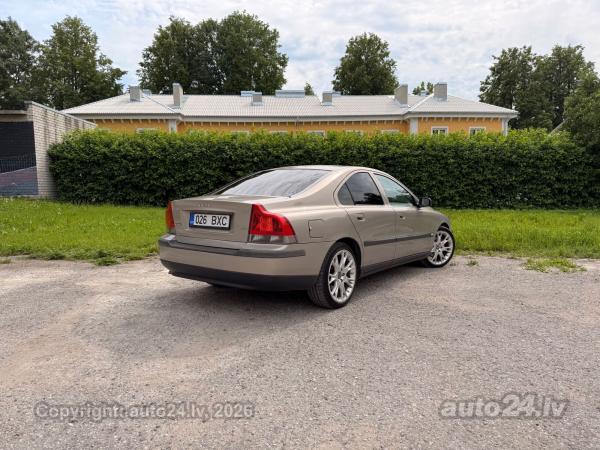 Beige Volvo S60 2004 in Tallinn, with an engine capacity of 2.40 L and mileage of 314 thousand km for 3500 €, photo 4 on AUTOMOTO.COM.LV