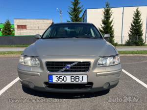 Smilšu krāsa Volvo S60 2004 Tallina, ar dzinēja tilpumu 2.40 L un nobraukumu 219 tūkst. km par 3000 €, foto  vietnē AUTOMOTO.COM.LV