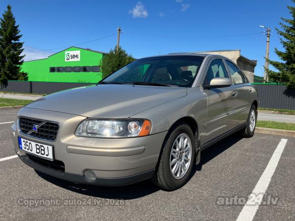 Smilšu krāsa Volvo S60 2004 Tallina, ar dzinēja tilpumu 2.40 L un nobraukumu 219 tūkst. km par 3000 €, foto 2 vietnē AUTOMOTO.COM.LV