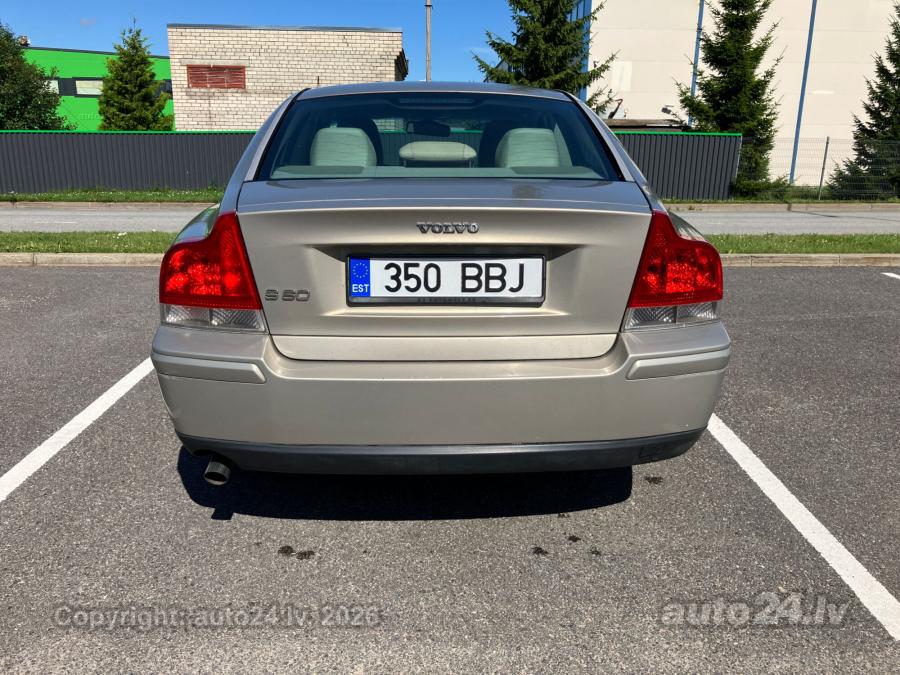 Smilšu krāsa Volvo S60 2004 Tallina, ar dzinēja tilpumu 2.40 L un nobraukumu 219 tūkst. km par 3000 €, foto 5 vietnē AUTOMOTO.COM.LV