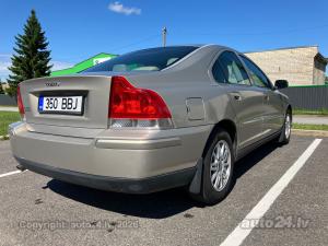 Smilšu krāsa Volvo S60 2004 Tallina, ar dzinēja tilpumu 2.40 L un nobraukumu 219 tūkst. km par 3000 €, foto 6 vietnē AUTOMOTO.COM.LV