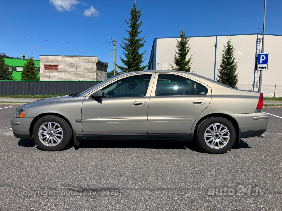 Smilšu krāsa Volvo S60 2004 Tallina, ar dzinēja tilpumu 2.40 L un nobraukumu 219 tūkst. km par 3000 €, foto 9 vietnē AUTOMOTO.COM.LV