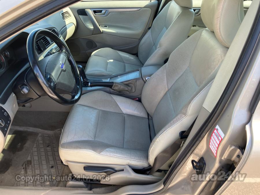 Smilšu krāsa Volvo S60 2004 Tallina, ar dzinēja tilpumu 2.40 L un nobraukumu 219 tūkst. km par 3000 €, foto 16 vietnē AUTOMOTO.COM.LV