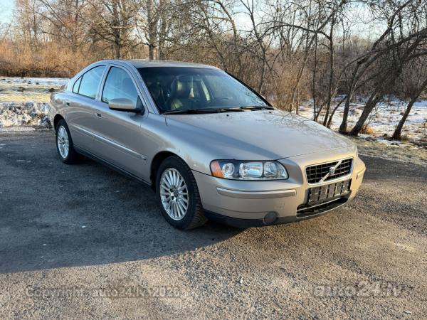 Beige Volvo S60 2005 in Paide, with an engine capacity of 2.40 L and mileage of 262 thousand km for 4390 €, photo 1 on AUTOMOTO.COM.LV