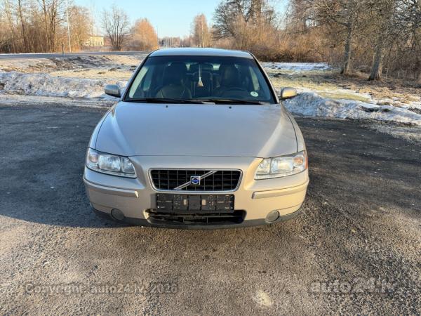 Beige Volvo S60 2005 in Paide, with an engine capacity of 2.40 L and mileage of 262 thousand km for 4390 €, photo 3 on AUTOMOTO.COM.LV