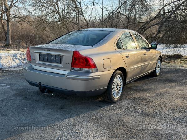 Beige Volvo S60 2005 in Paide, with an engine capacity of 2.40 L and mileage of 262 thousand km for 4390 €, photo 5 on AUTOMOTO.COM.LV