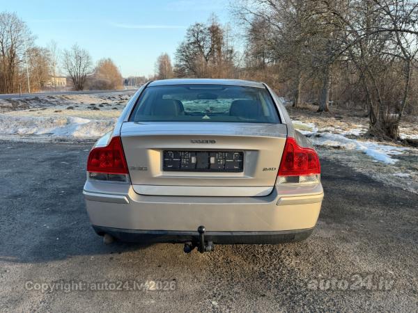 Beige Volvo S60 2005 in Paide, with an engine capacity of 2.40 L and mileage of 262 thousand km for 4390 €, photo 7 on AUTOMOTO.COM.LV