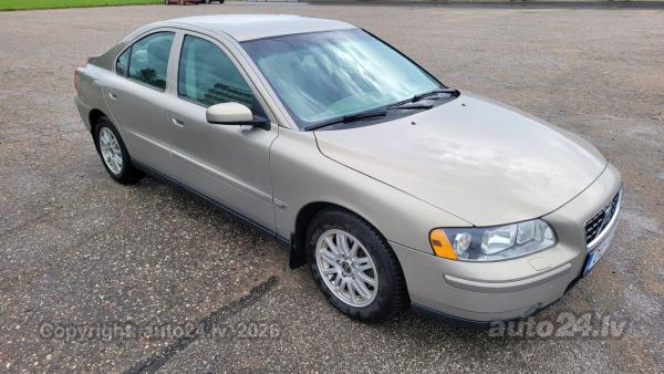 Beige Volvo S60 2005 in Tallinn, with an engine capacity of 2.40 L and mileage of 353 thousand km for 1990 €, photo 1 on AUTOMOTO.COM.LV