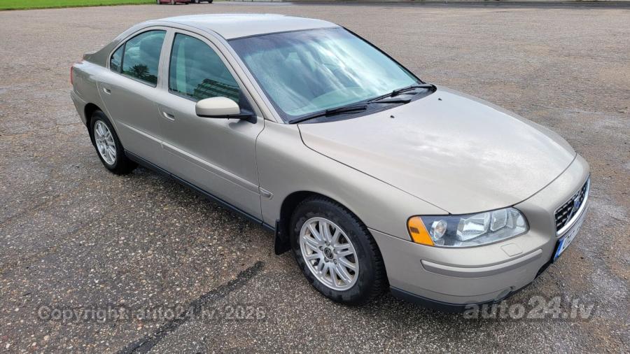 Beige Volvo S60 2005 in Tallinn, with an engine capacity of 2.40 L and mileage of 353 thousand km for 1990 €, photo 1 on AUTOMOTO.COM.LV
