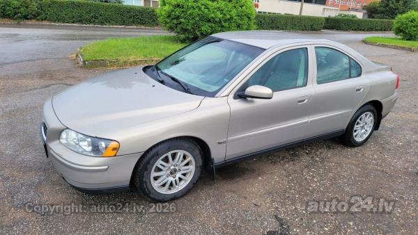 Beige Volvo S60 2005 in Tallinn, with an engine capacity of 2.40 L and mileage of 353 thousand km for 1990 €, photo 2 on AUTOMOTO.COM.LV