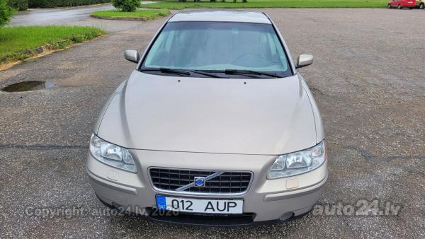 Beige Volvo S60 2005 in Tallinn, with an engine capacity of 2.40 L and mileage of 353 thousand km for 1990 €, photo 3 on AUTOMOTO.COM.LV
