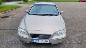 Beige Volvo S60 2005 in Tallinn, with an engine capacity of 2.40 L and mileage of 353 thousand km for 1990 €, photo 4 on AUTOMOTO.COM.LV