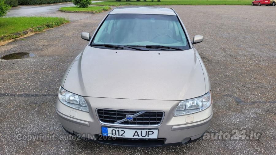 Beige Volvo S60 2005 in Tallinn, with an engine capacity of 2.40 L and mileage of 353 thousand km for 1990 €, photo 4 on AUTOMOTO.COM.LV