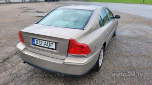Beige Volvo S60 2005 in Tallinn, with an engine capacity of 2.40 L and mileage of 353 thousand km for 1990 €, photo 5 on AUTOMOTO.COM.LV