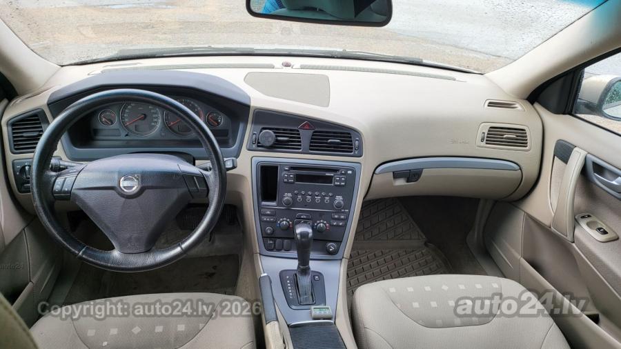 Beige Volvo S60 2005 in Tallinn, with an engine capacity of 2.40 L and mileage of 353 thousand km for 1990 €, photo 7 on AUTOMOTO.COM.LV