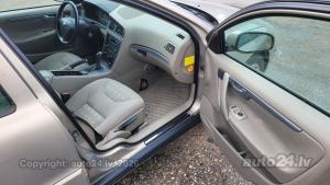 Beige Volvo S60 2005 in Tallinn, with an engine capacity of 2.40 L and mileage of 353 thousand km for 1990 €, photo 8 on AUTOMOTO.COM.LV