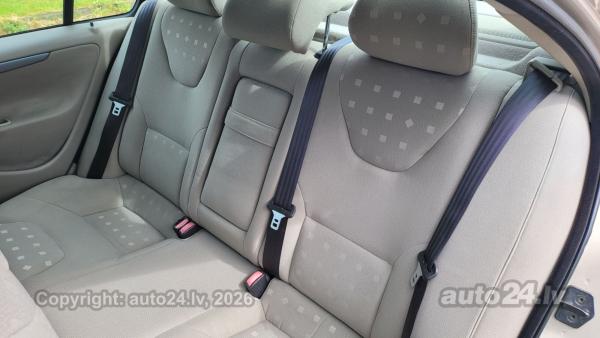 Beige Volvo S60 2005 in Tallinn, with an engine capacity of 2.40 L and mileage of 353 thousand km for 1990 €, photo 8 on AUTOMOTO.COM.LV