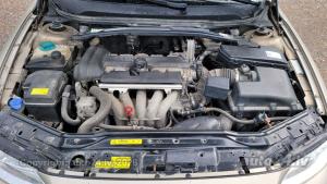 Beige Volvo S60 2005 in Tallinn, with an engine capacity of 2.40 L and mileage of 353 thousand km for 1990 €, photo 10 on AUTOMOTO.COM.LV