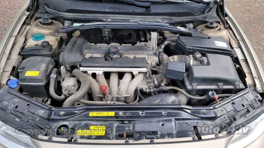 Beige Volvo S60 2005 in Tallinn, with an engine capacity of 2.40 L and mileage of 353 thousand km for 1990 €, photo 10 on AUTOMOTO.COM.LV