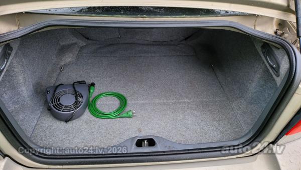Beige Volvo S60 2005 in Tallinn, with an engine capacity of 2.40 L and mileage of 353 thousand km for 1990 €, photo 10 on AUTOMOTO.COM.LV