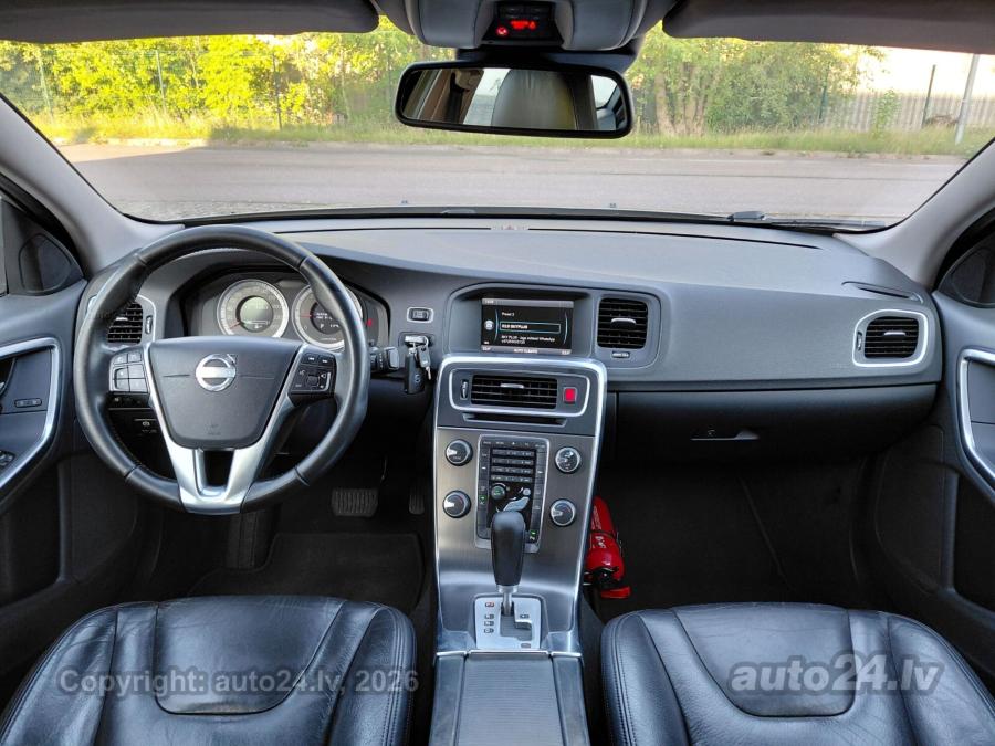 Beige Volvo S60 2011 in Paide, with an engine capacity of 2.00 L and mileage of 325 thousand km for 6499 €, photo 10 on AUTOMOTO.COM.LV