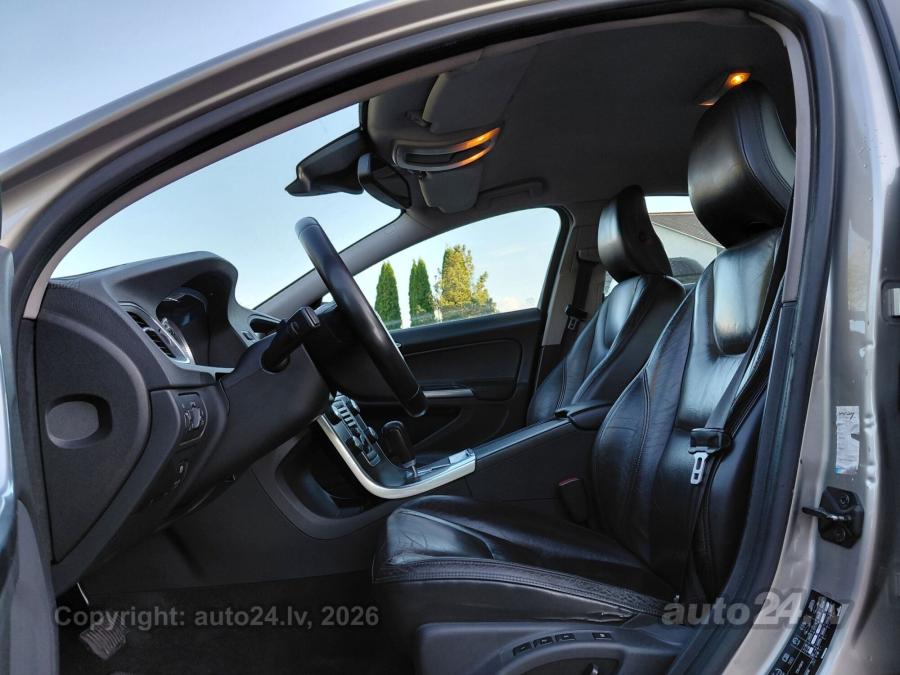 Beige Volvo S60 2011 in Paide, with an engine capacity of 2.00 L and mileage of 325 thousand km for 6499 €, photo 11 on AUTOMOTO.COM.LV