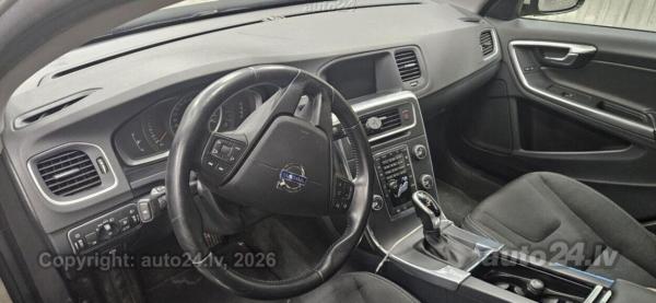 Smilšu krāsa Volvo S60 2016 Tallina, ar dzinēja tilpumu 2.00 L un nobraukumu 201 tūkst. km par 8500 €, foto 4 vietnē AUTOMOTO.COM.LV