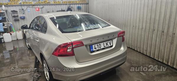 Smilšu krāsa Volvo S60 2016 Tallina, ar dzinēja tilpumu 2.00 L un nobraukumu 203 tūkst. km par 10000 €, foto 1 vietnē AUTOMOTO.COM.LV
