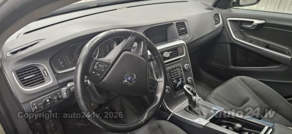 Smilšu krāsa Volvo S60 2016 Tallina, ar dzinēja tilpumu 2.00 L un nobraukumu 203 tūkst. km par 10000 €, foto 5 vietnē AUTOMOTO.COM.LV