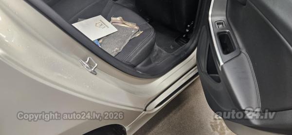 Smilšu krāsa Volvo S60 2016 Tallina, ar dzinēja tilpumu 2.00 L un nobraukumu 203 tūkst. km par 10000 €, foto 6 vietnē AUTOMOTO.COM.LV