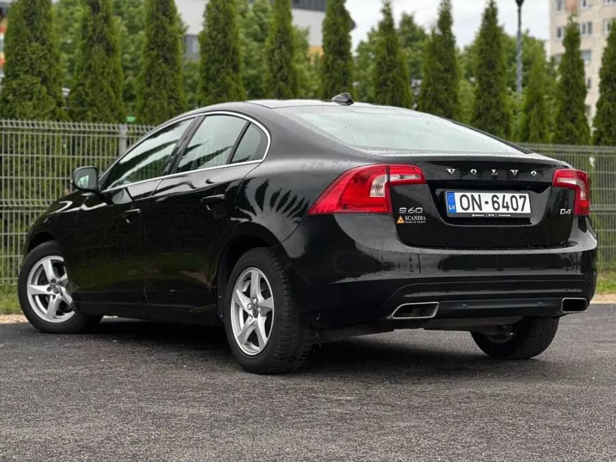 Melns Volvo S60 2015 Jelgava, ar dzinēja tilpumu 2.00 L un nobraukumu 204 tūkst. km par 8990 €, foto 7 vietnē AUTOMOTO.COM.LV