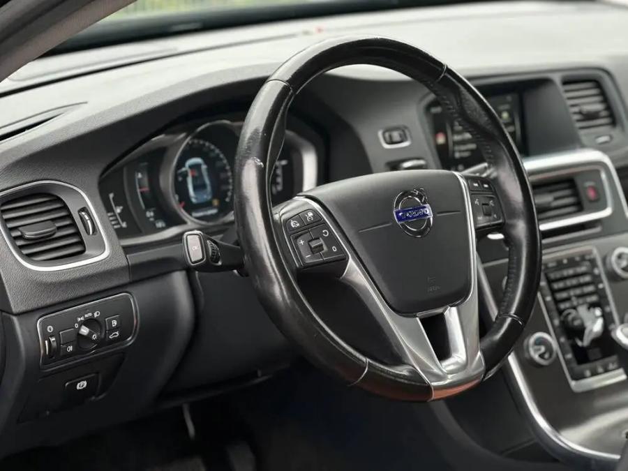 Melns Volvo S60 2015 Jelgava, ar dzinēja tilpumu 2.00 L un nobraukumu 204 tūkst. km par 8990 €, foto 8 vietnē AUTOMOTO.COM.LV