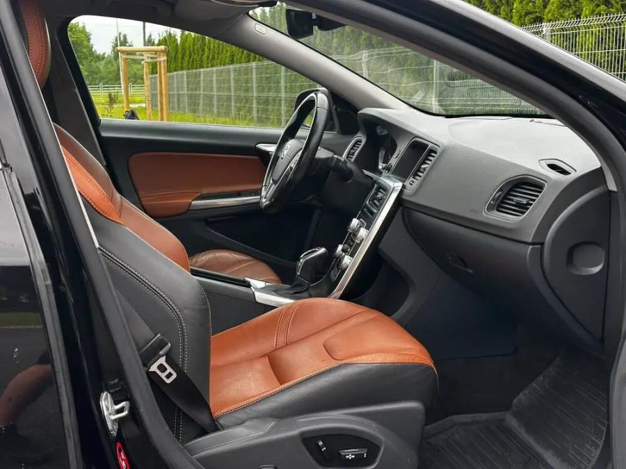 Melns Volvo S60 2015 Jelgava, ar dzinēja tilpumu 2.00 L un nobraukumu 204 tūkst. km par 8990 €, foto 10 vietnē AUTOMOTO.COM.LV