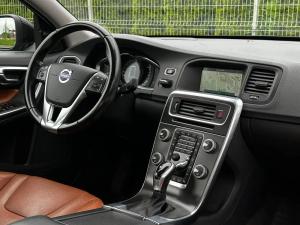 Melns Volvo S60 2015 Jelgava, ar dzinēja tilpumu 2.00 L un nobraukumu 204 tūkst. km par 8990 €, foto 12 vietnē AUTOMOTO.COM.LV