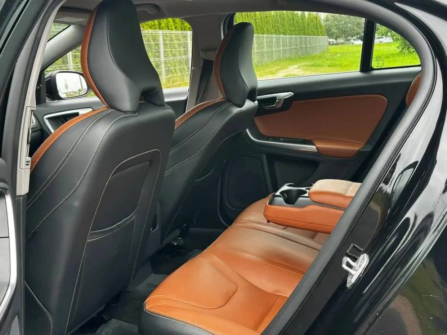 Melns Volvo S60 2015 Jelgava, ar dzinēja tilpumu 2.00 L un nobraukumu 204 tūkst. km par 8990 €, foto 15 vietnē AUTOMOTO.COM.LV