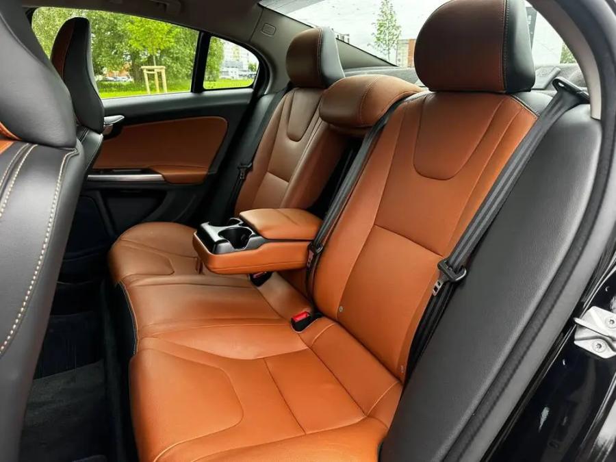 Melns Volvo S60 2015 Jelgava, ar dzinēja tilpumu 2.00 L un nobraukumu 204 tūkst. km par 8990 €, foto 16 vietnē AUTOMOTO.COM.LV