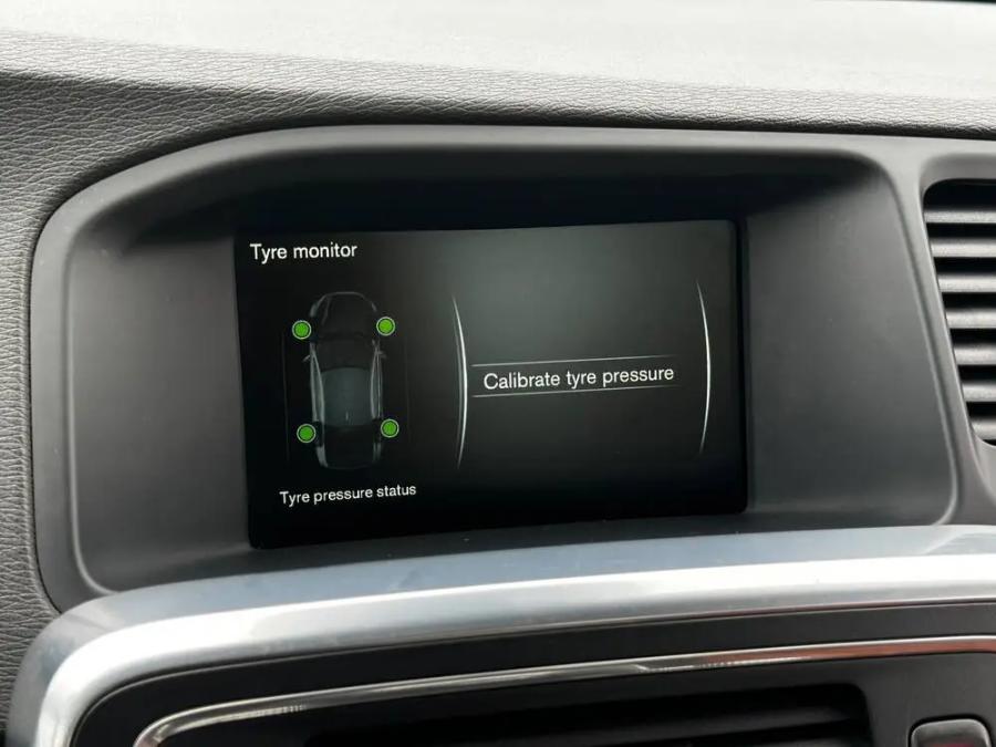 Melns Volvo S60 2015 Jelgava, ar dzinēja tilpumu 2.00 L un nobraukumu 204 tūkst. km par 8990 €, foto 24 vietnē AUTOMOTO.COM.LV